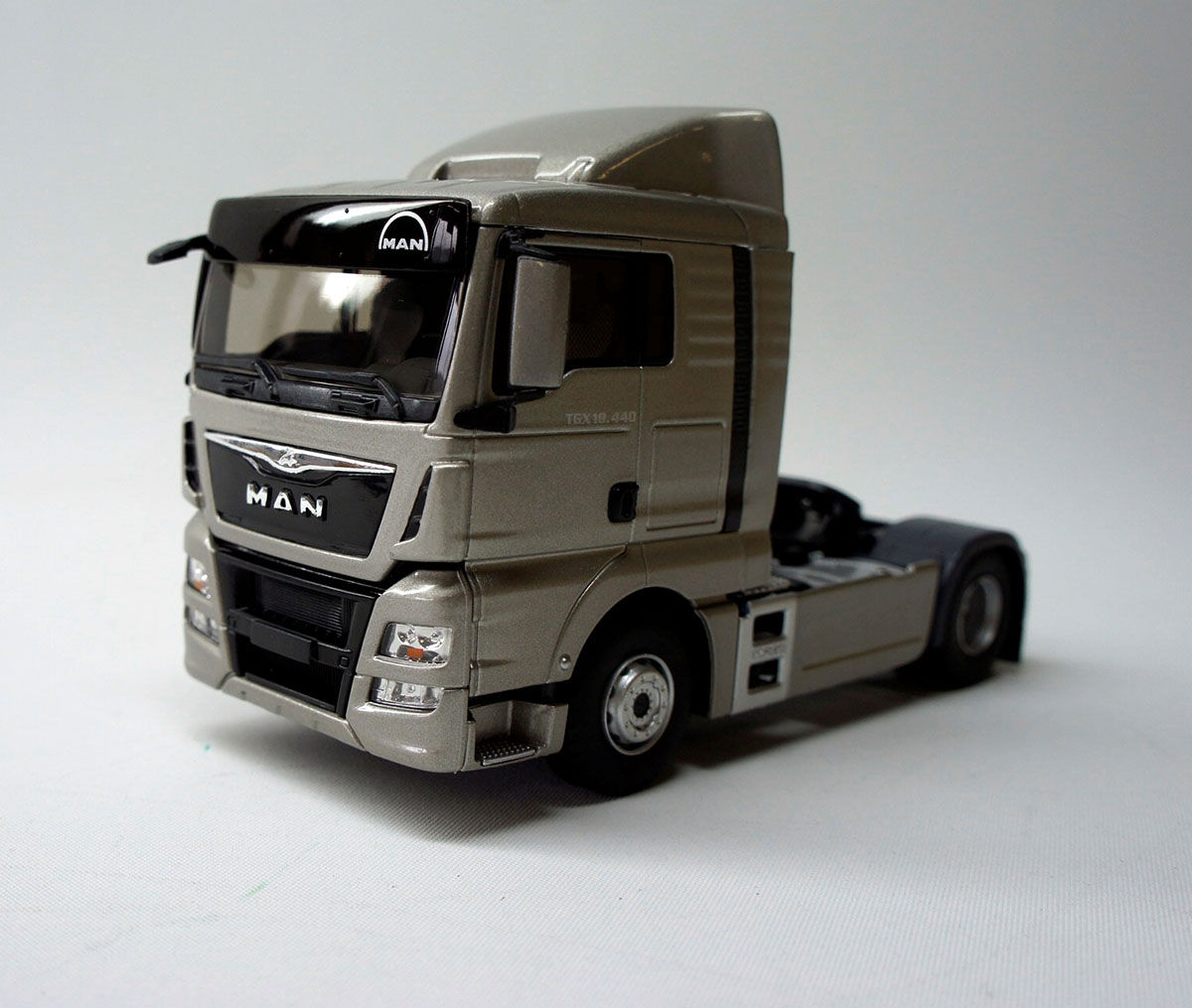 TRACTEUR MAN TGX EURO 6 LX SILVER METALLIC - Eligor